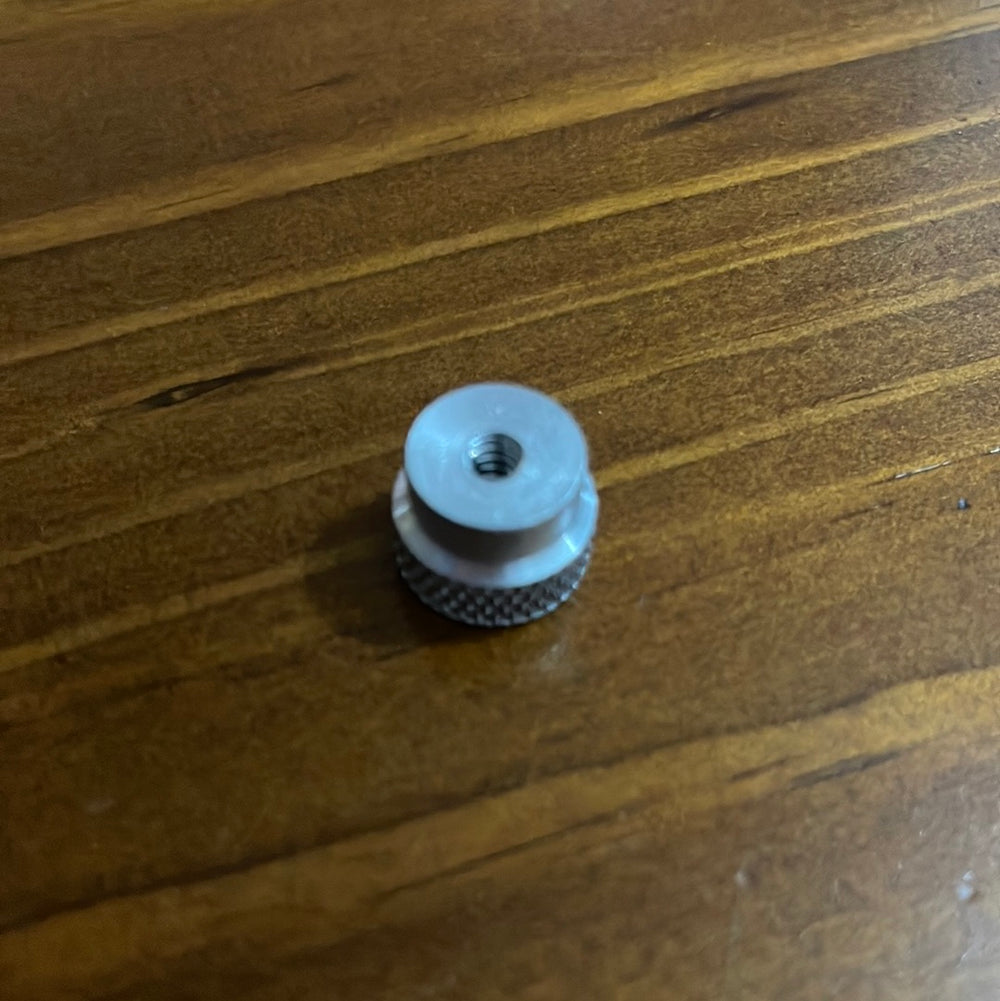 SWINGING BOLT 1/4IN KNURLED NUT – The Caravan Shop